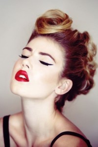 Estilo Pin Up: como se vestir, maquiagem, penteados e dicas incríveis!