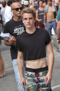 Cropped Masculino: Como usar, como fazer, história e tudo sobre!