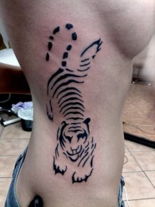 Tatuagem de Tigre: Significado, cuidados e 80 ideias incríveis
