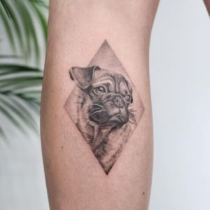 Tatuagem de Pug – 50 ideias super fofas para amantes da raça!