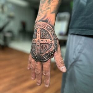 Tatuagem de São Bento – 50 Ideias Lindíssimas e Únicas!