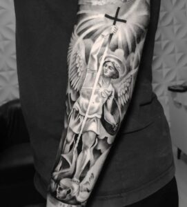 Tatuagem Arcanjo Miguel: +50 Ideias Belíssimas para Tatuar